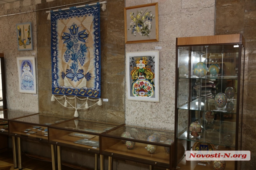 У Миколаївській бібліотеці відкрито виставку «Моя історія війни ...