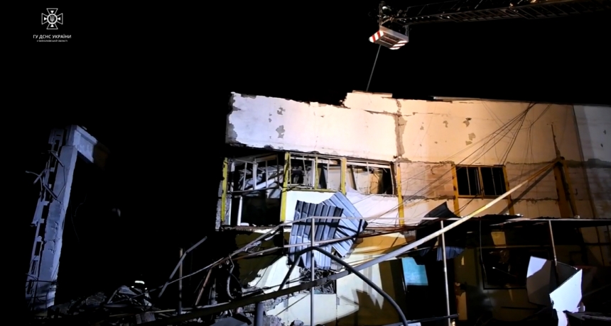 Нічна атака по Миколаєву рятувальники розповіли про наслідки фото відео Читайте на Ukr Net