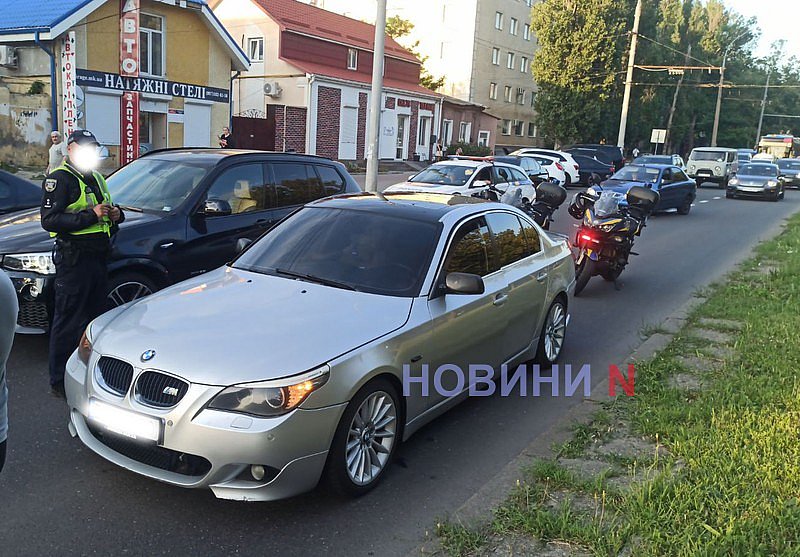 У центрі Миколаєва пробка: зіткнулися два BMW