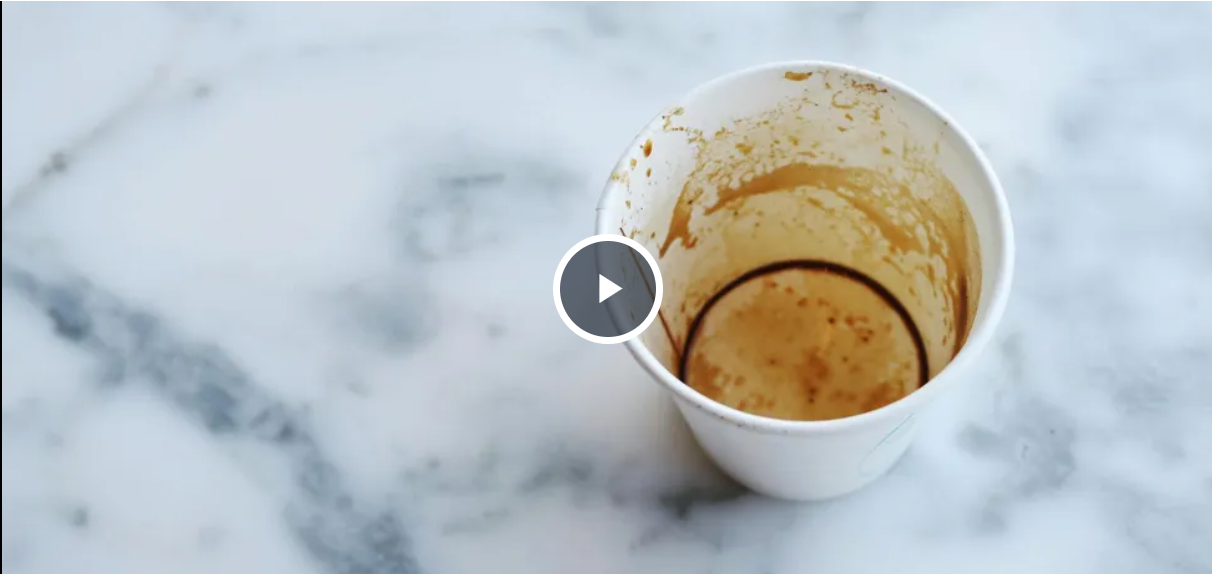 Як вивести плями від кави з білого одягу домашній засіб який готується за секунди Читайте на