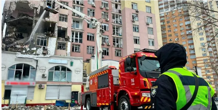 Усунення наслідків масованої атаки на столицю: комунальники відновили теплопостачання майже 400 ...